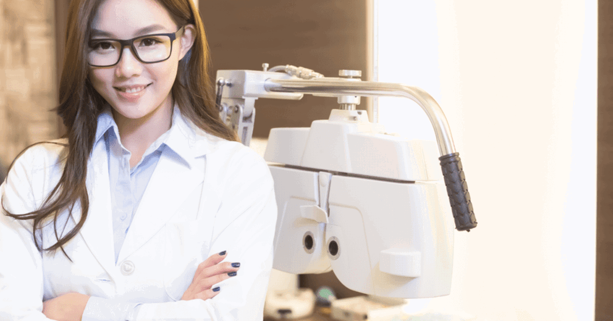 The role of the specialist optometrists and imaging technicians